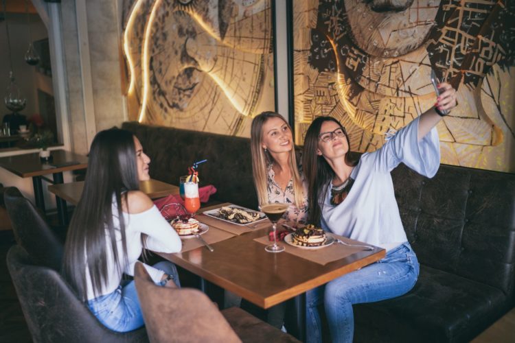 Resto : la déco peut-elle attirer plus de clients ? - HOUOT AGENCEMENT